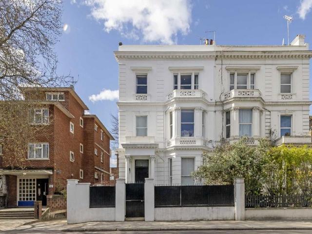 Holland Road, London W14 2 bed flat to rent £3,250 pcm £750 pw
