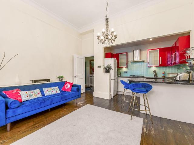 Holland Road, London, W14 2 bed flat to rent £2,860 pcm £660 pw