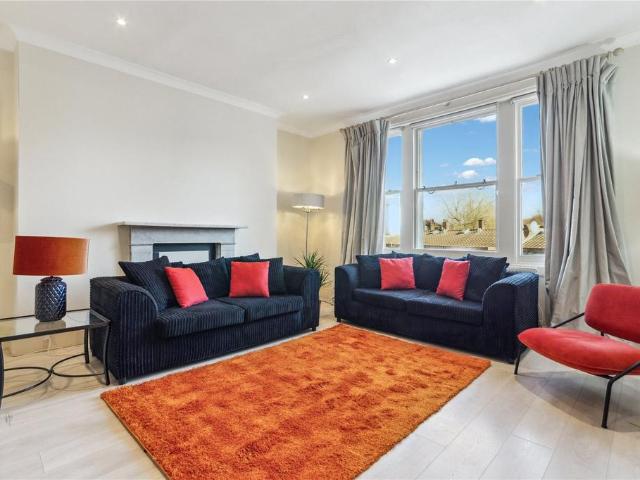 Holland Road, London, W14 2 bed flat to rent £3,900 pcm £900 pw