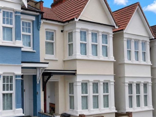Holland Road, Westcliff On Sea SS0, 2 bed flat to rent, £1,350 pcm | PrimeLocation