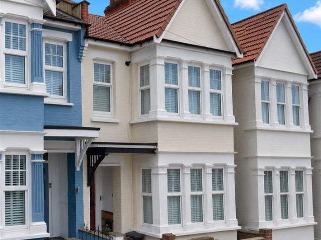 Holland Road, Westcliff On Sea SS0, London