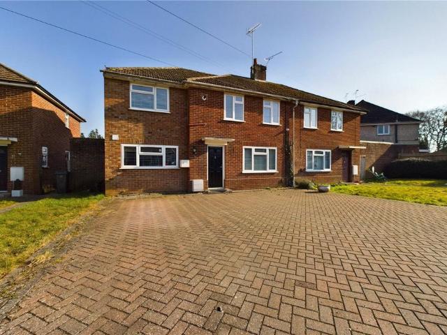 Holland Road, Tilehurst, Reading. 4 bed semi detached house to rent £2,350 pcm £542 pw