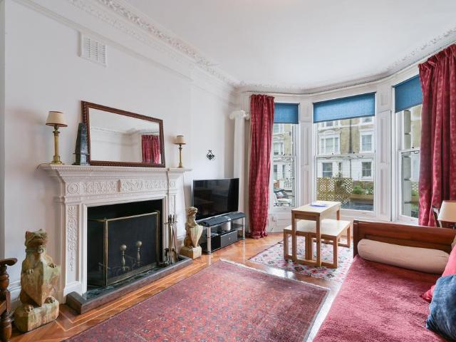 Holland Road, W14 1 bed flat to rent £2,747 pcm £634 pw