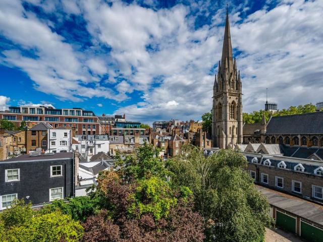Holland Street, Kensington, London, W8 3 bed flat to rent £6,479 pcm £1,495 pw