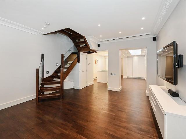 Holland Street, Kensington W8, 3 bed property to rent, £8,515 pcm | PrimeLocation