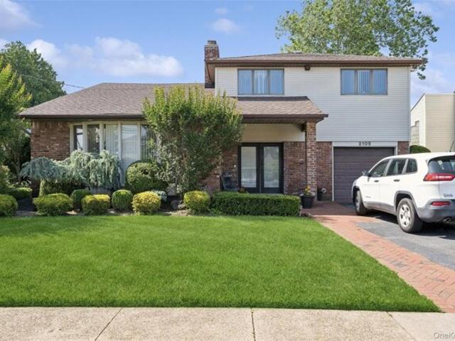 Holland Way, Merrick, Home For Sale