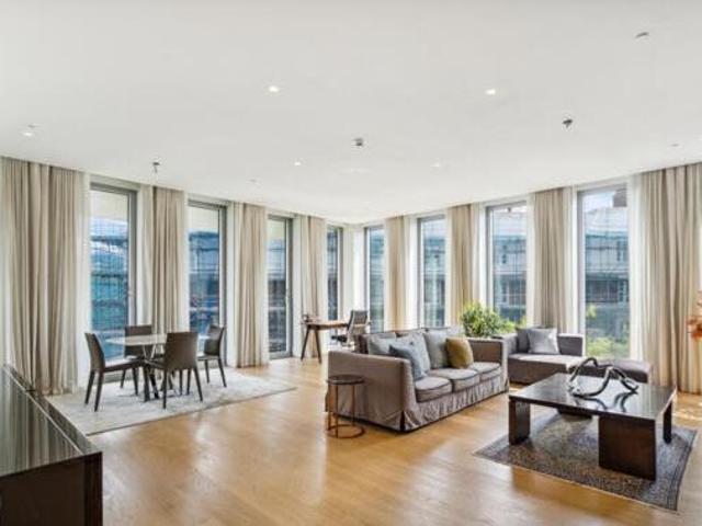 Hollandgreen Place, High Street Kensington, 3 Bedroom Flat