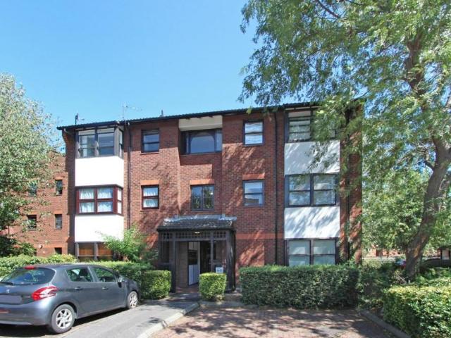 Holley Road, Acton 1 bed ground floor flat to rent £1,600 pcm £369 pw