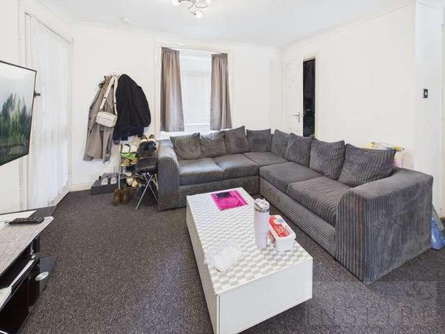 Hollin Court, Crawley, RH10