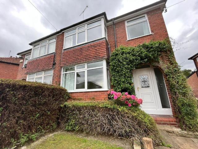 Hollin Park Mount, Roundhay, Leeds, LS8 3 bed semi detached house to rent £1,395 pcm £322 pw