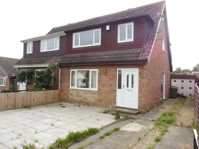 Hollingthorpe Avenue, Hall Green, Wakefield WF4, 3 bed bungalow to rent, £1,500 pcm | PrimeLocation