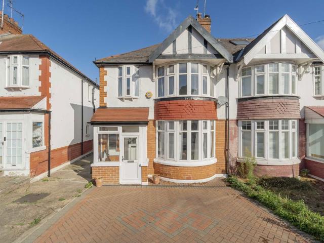 Hollickwood Avenue, North Finchley N12, 3 bed maisonette to rent, £2,600 pcm | PrimeLocation