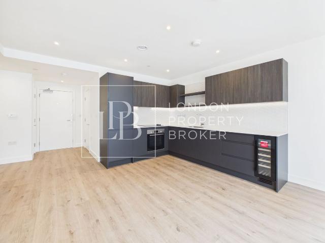 Hollidge House, Lombard Square SE28, 1 bed flat to rent, £1,700 pcm | PrimeLocation