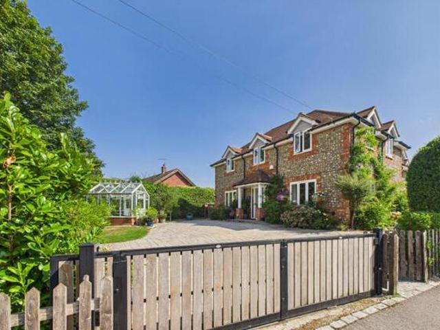 Holliers Close, Sydenham, 3 Bedroom Detached