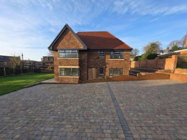Hollies Drive, Wednesbury, WS10 6 bed detached house to rent £4,000 pcm £923 pw