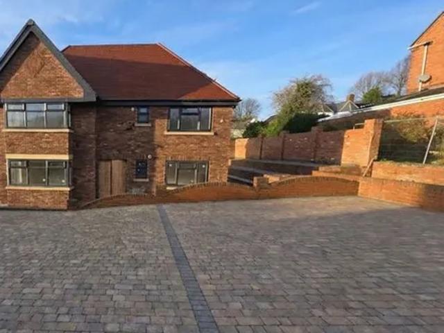 Hollies Drive, Wednesbury, WS10 9EQ, United Kingdom | 6 bed house for rent #165379976 | Rentberry