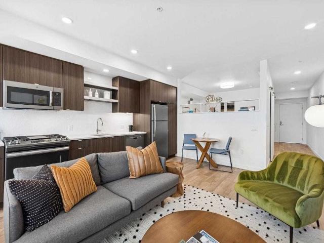 Hollis 1 Bedroom Apartment for Rent at 1625 Sw Alder St, Portland, OR 97205 Goose Hollow