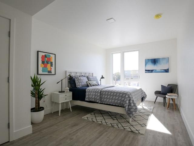 Hollis Oak 3 Bedroom Apartment for Rent at 3250 Hollis St, Oakland, CA 94608 Clawson