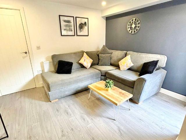 Hollis Road Room 3