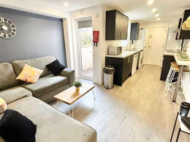 Hollis Road Room 4