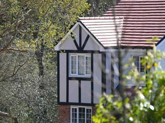 Hollond Road, Ironlatch Avenue,4 Bedroom Detached