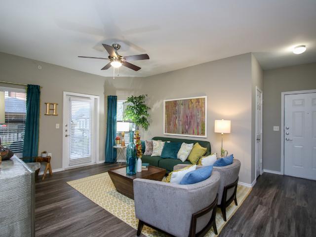 Hollow Tree Park 1 Bedroom Apartment for Rent at 101 Hollow Tree Ln, Houston, TX 77090