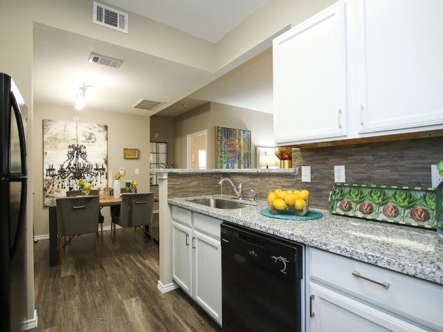 Hollow Tree Park 1 Bedroom Apartment for Rent at 101 Hollow Tree Ln, Houston, TX 77090