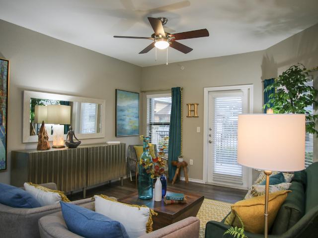 Hollow Tree Park 2 Bedroom Apartment for Rent at 101 Hollow Tree Ln, Houston, TX 77090