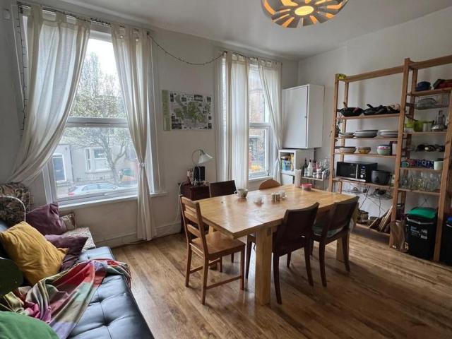 Holloway, LONDON N7 4 bed flat to rent £4,250 pcm £981 pw