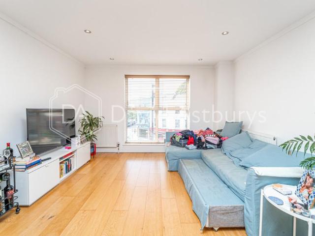Holloway Road, Highbury, London 1 bed flat to rent £2,400 pcm £554 pw