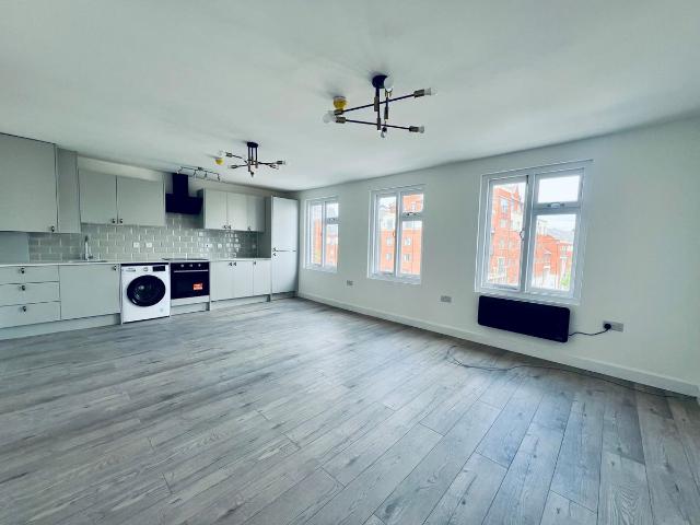 Holloway Road, Holloway N7, 2 bed flat to rent, £2,500 pcm | PrimeLocation