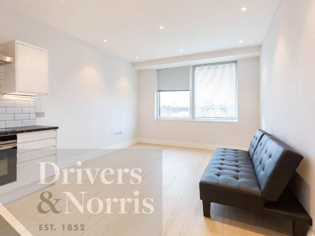 Holloway Road, Holloway, London N7, 1 bed flat to rent, £1,950 pcm | PrimeLocation
