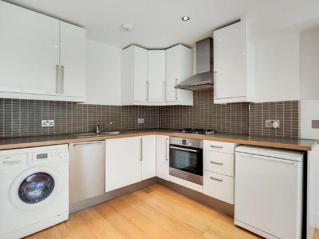 Holloway Road, Holloway, London, N7 1 bed flat to rent £2,300 pcm £531 pw