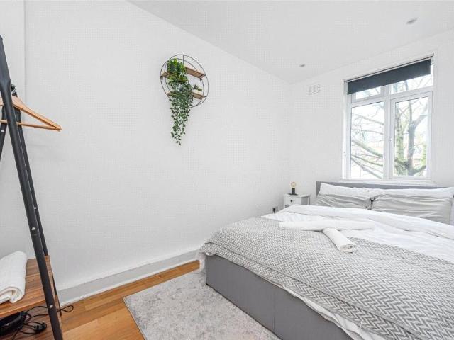 Holloway Road, Holloway, London N7, 3 bed flat to rent, £2,700 pcm | PrimeLocation