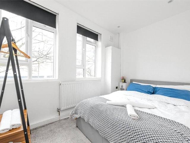 Holloway Road, Holloway, London N7, 3 bed flat to rent, £2,700 pcm | PrimeLocation