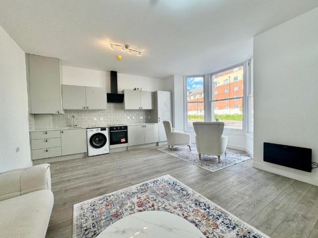 Holloway Road, Holloway 2 bed flat to rent £2,500 pcm £577 pw