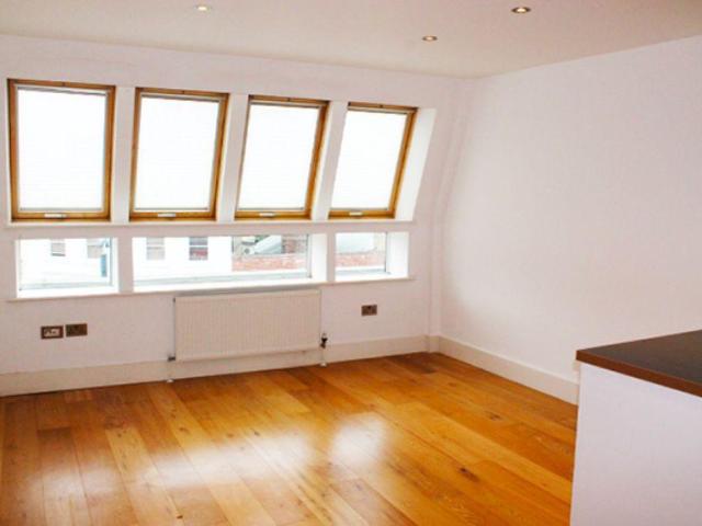 Holloway Road, London 1 bed apartment to rent £2,350 pcm £542 pw