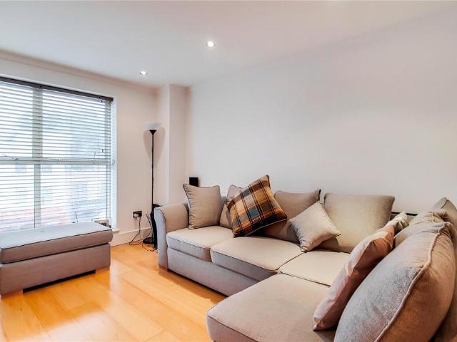 Holloway Road, London 1 bed flat to rent £2,400 pcm £554 pw
