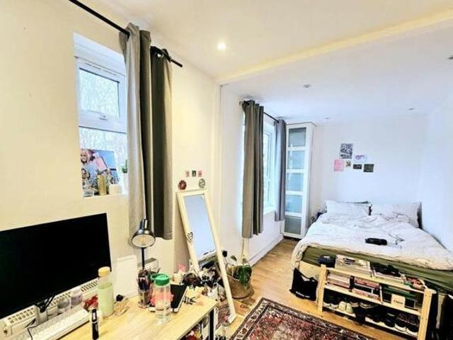 Holloway Road, London, 3 Bedroom Flat