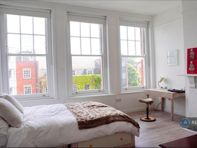Holloway Road, London, N7 4 bed flat to rent £4,600 pcm £1,062 pw