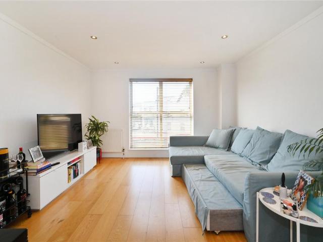 Holloway Road, London N7 1 bed apartment to rent £2,396 pcm £553 pw