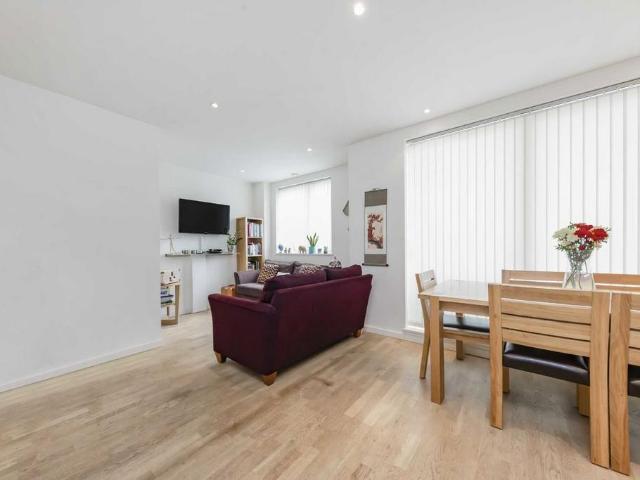 Holloway Road, London N7 1 bed flat to rent £2,300 pcm £531 pw