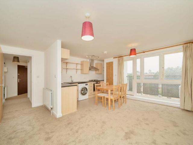 Holloway Road, London N7 1 bed flat to rent £1,699 pcm £392 pw