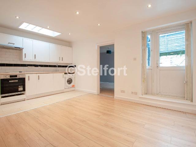 Holloway Road, London N7, 1 bed flat to rent, £1,800 pcm | PrimeLocation