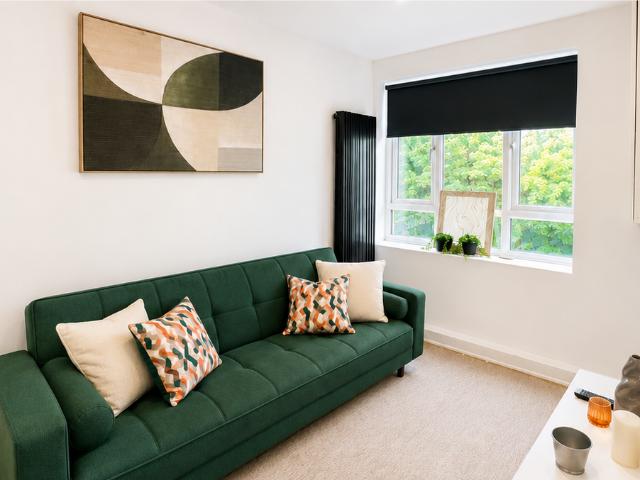 Holloway Road, London N7 3 bed flat to rent £2,700 pcm £623 pw
