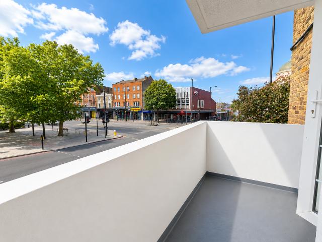 Holloway Road, London N7, 3 bed flat to rent, £2,850 pcm | PrimeLocation