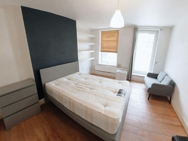 Holloway Road, London N7, 3 bed flat to rent, £2,950 pcm | PrimeLocation