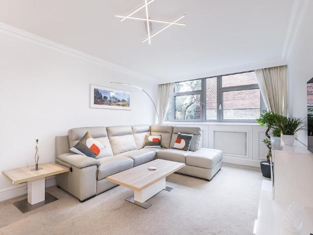 Holly Tree Close London SW19 2 bed apartment to rent £3,500 pcm £808 pw