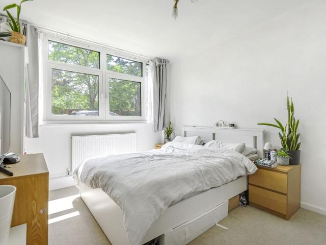 Holly Tree Close, London SW19, 2 bed flat to rent, £2,000 pcm | PrimeLocation