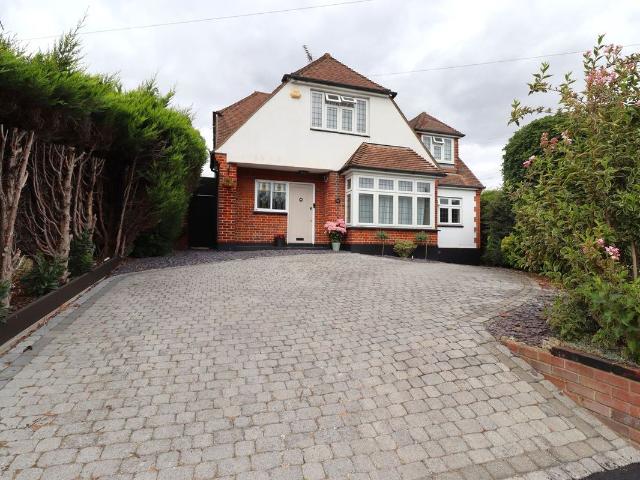 Holly Tree Gardens, Rayleigh SS6, 4 bed detached house to rent, £3,200 pcm | PrimeLocation